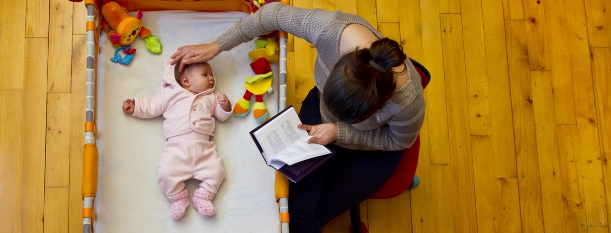 Reading to Newborns: When to Start Reading to Your Baby